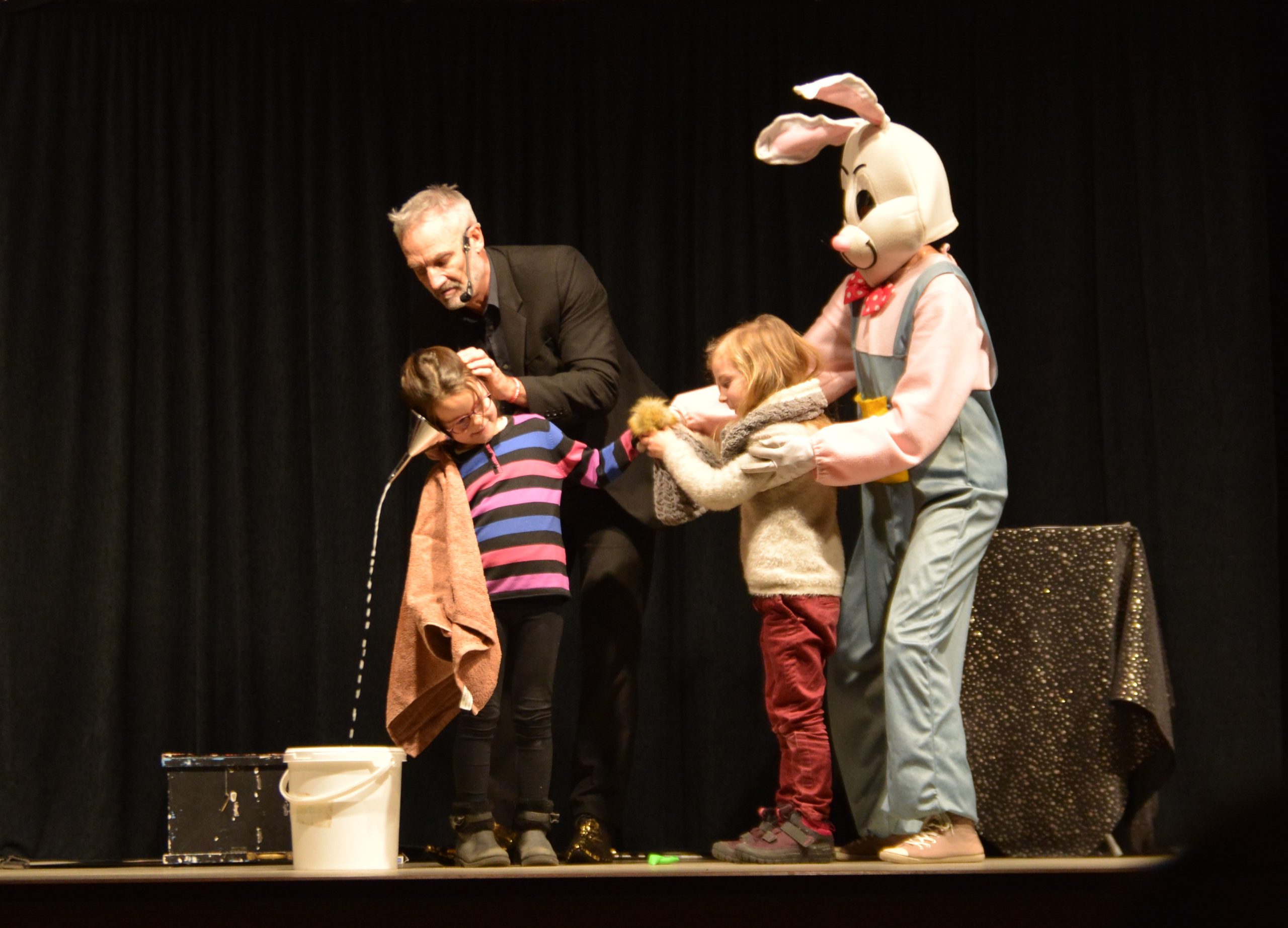 Ouzo Magicien - Gil Organitou - Spectacle de magie